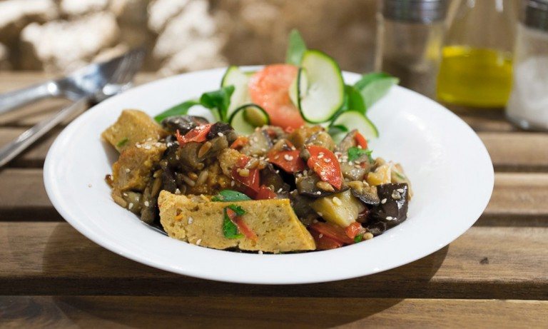 Receta fitness: Salteado de verduras con seitán - bulevip.com